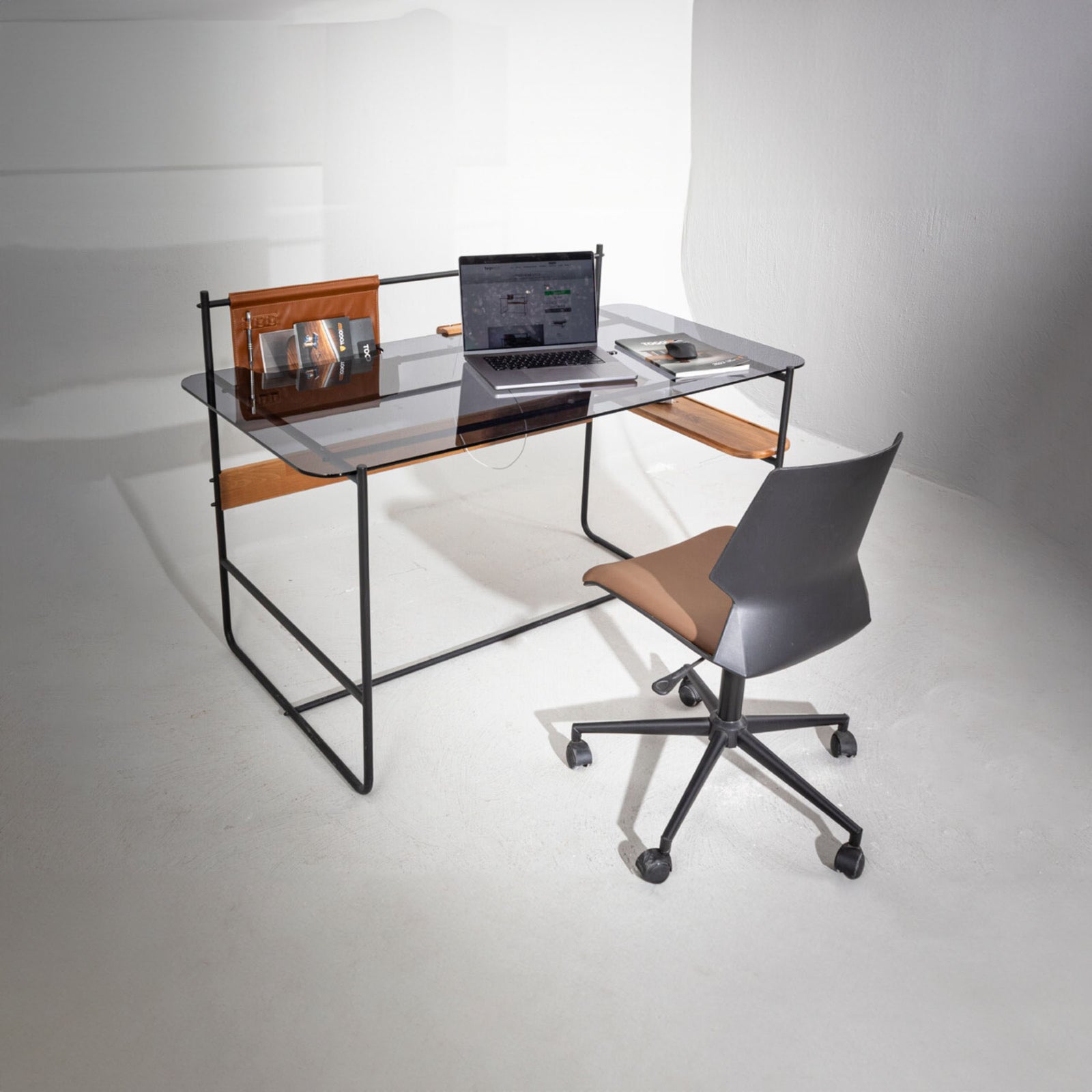 Buy Pars Desk PA-D001 | ebarza Modern Furniture in Abu Dhabi & Dubai
